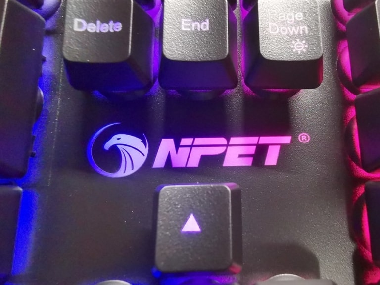 【NPET K10 レビュー】安くても機能バッチリ！綺麗に光るゲーミングキーボード。 | ガジェビーム