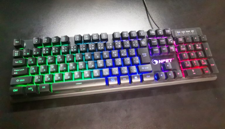 【NPET K10 レビュー】安くても機能バッチリ！綺麗に光るゲーミングキーボード。 | ガジェビーム