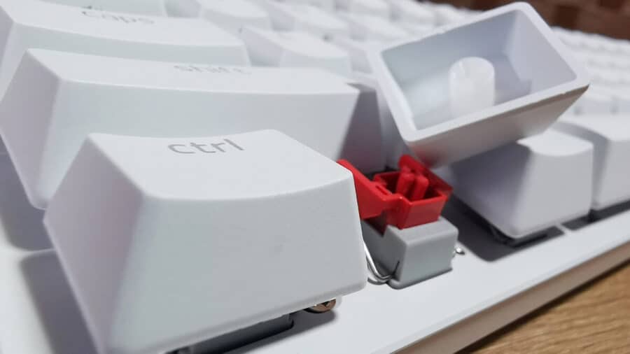 【Razer Huntsman Mini レビュー】赤軸でダントツの静かさ。優れた反応速度とキーキャップの相性が抜群！ | ガジェビーム