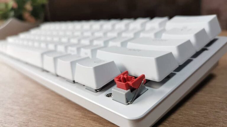 【Razer Huntsman Mini レビュー】赤軸でダントツの静かさ。優れた反応速度とキーキャップの相性が抜群！ | ガジェビーム