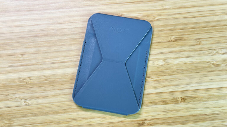 【MOFT Snap On レビュー】改札もこれでOK！非粘着式で快適なMagSafe対応スマホスタンド。 | ガジェビーム