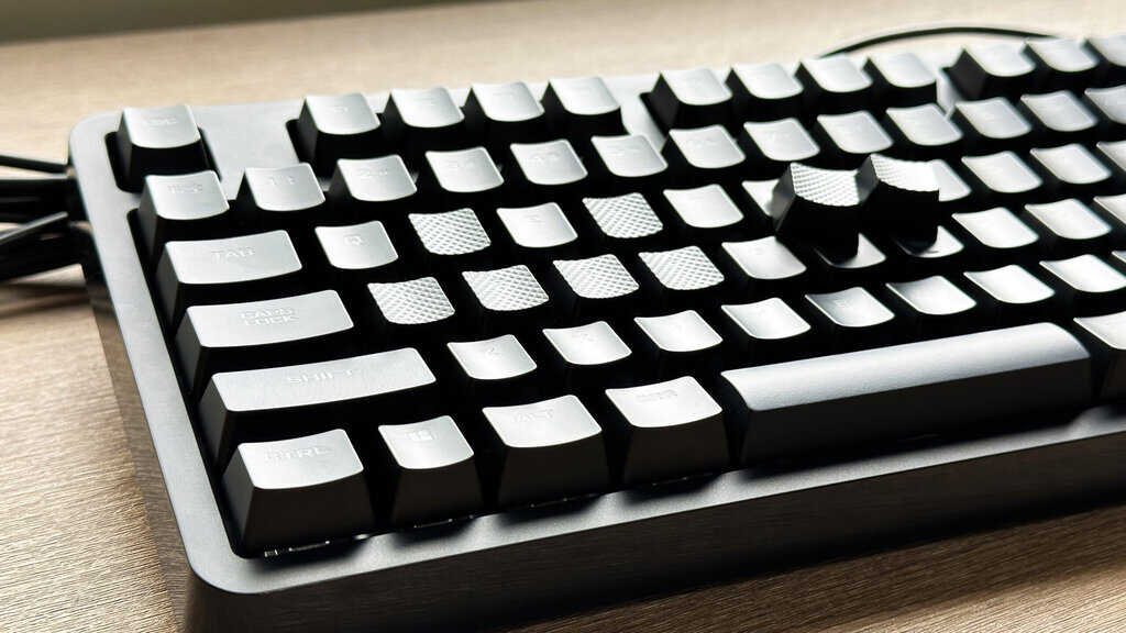 【エレコム ECTK-G01UKBK レビュー】価格破壊だ！茶軸を安く楽しめるゲーミングキーボード。 | ガジェビーム