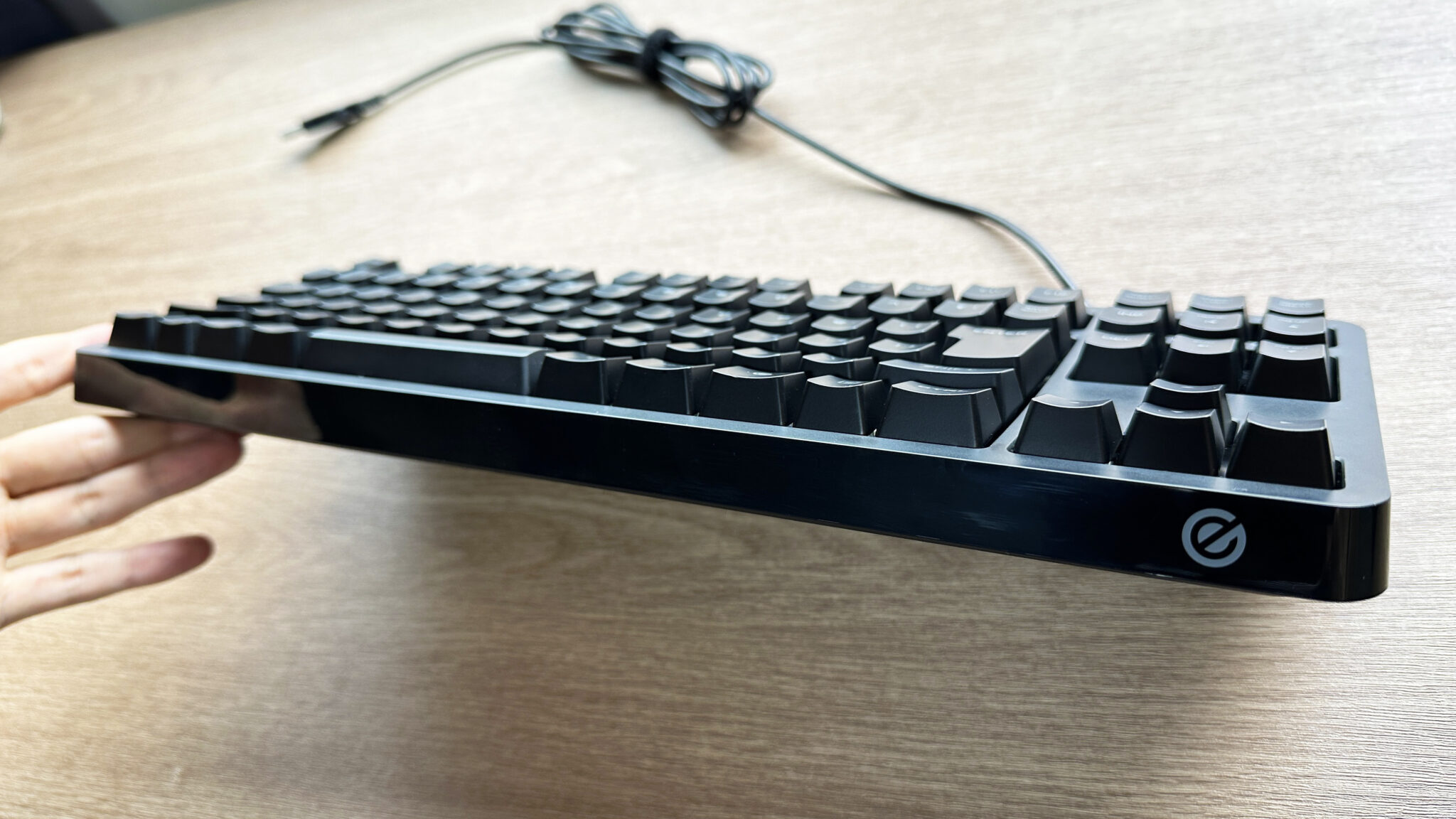 【エレコム ECTK-G01UKBK レビュー】価格破壊だ！茶軸を安く楽しめるゲーミングキーボード。 | ガジェビーム